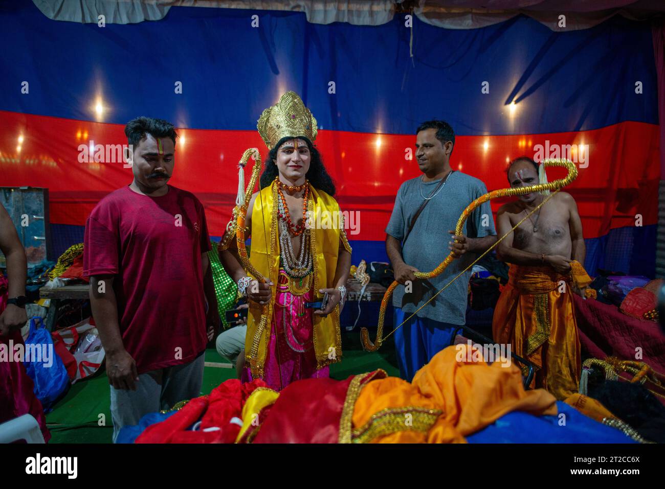 New Delhi, India. 18th Oct, 2023. Artists who is performing the epic ...