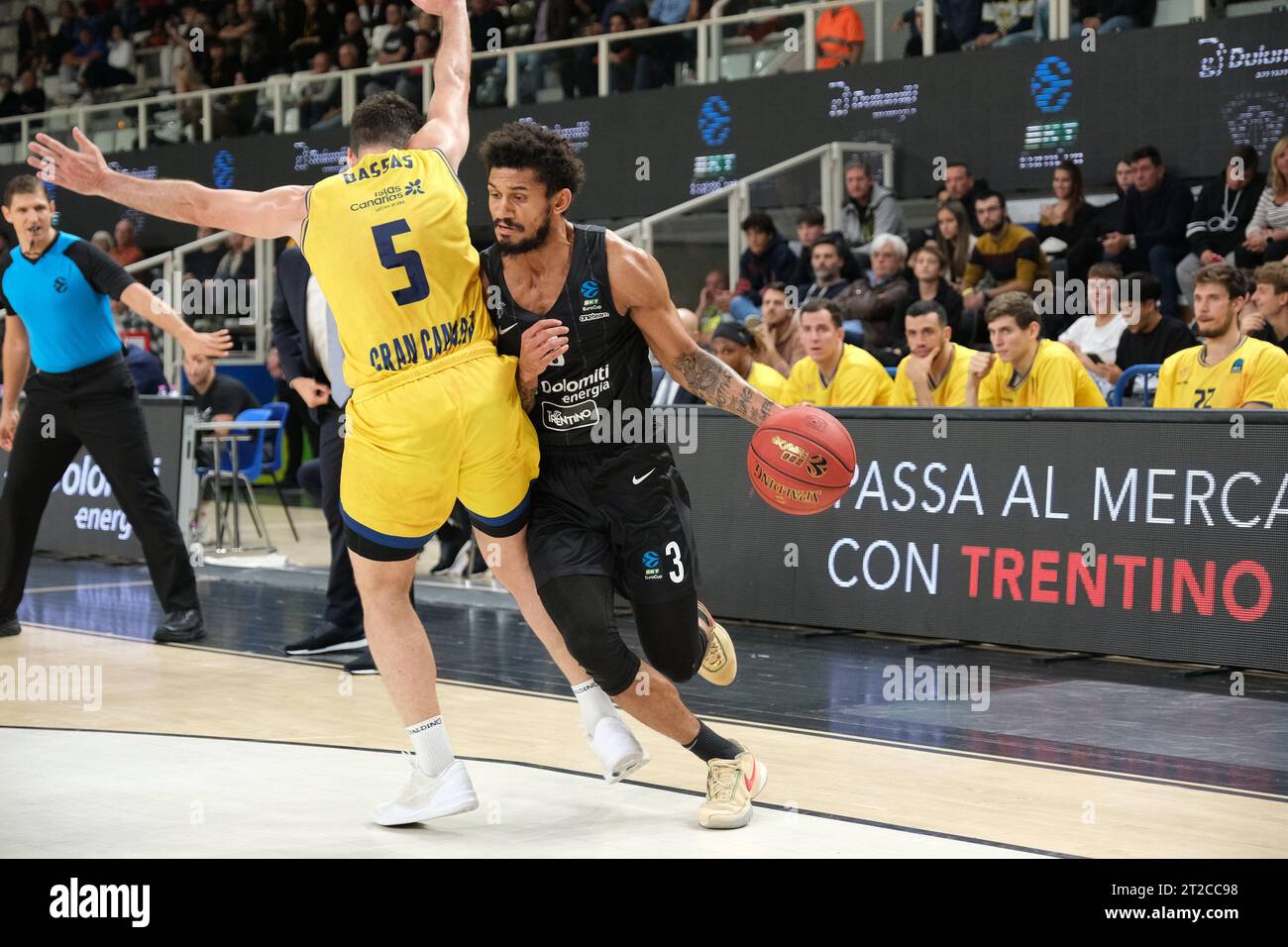 Baloncesto dolomiti hi-res stock photography and images - Alamy