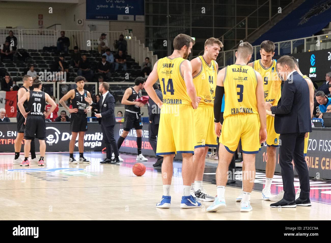 Trento, Italy. 18th Oct, 2023. Team of Dreamland Gran Canaria Club de Baloncestoduring the match ...