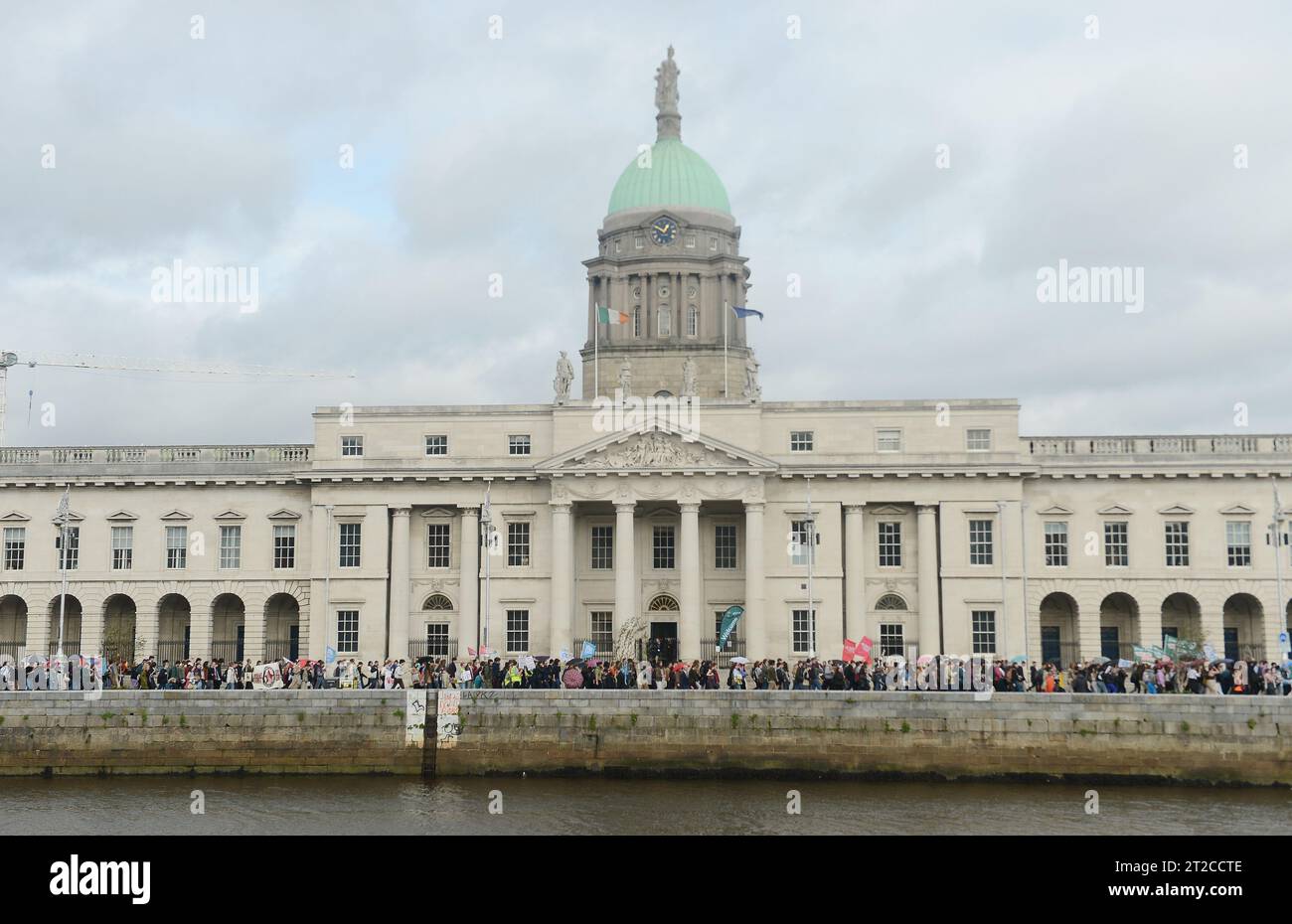 Dublin, Ireland. 4th Oct, 2023. 20231004: The Customs House is seen on ...