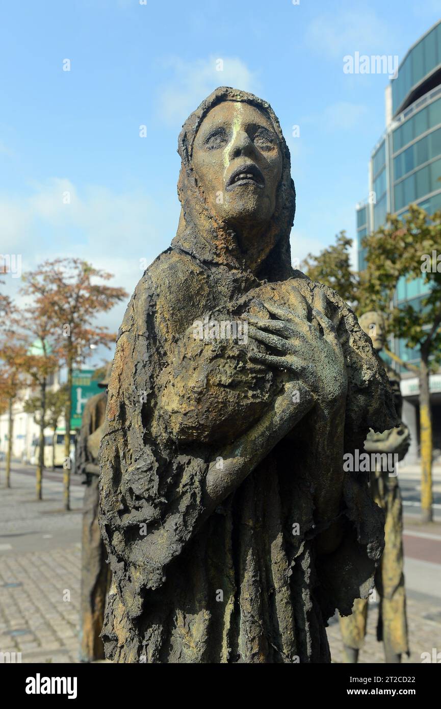 Dublin, Ireland. 4th Oct, 2023. 20231004: A bronze sculpture of a ...