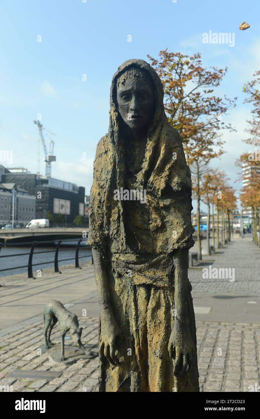 Dublin, Ireland. 4th Oct, 2023. 20231004: A bronze sculpture of a ...