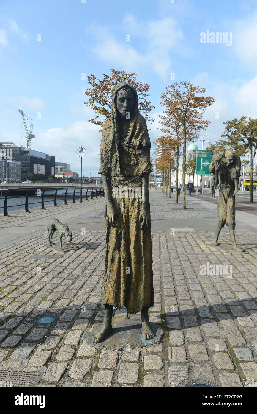 Dublin, Ireland. 4th Oct, 2023. 20231004: A bronze sculpture of a ...