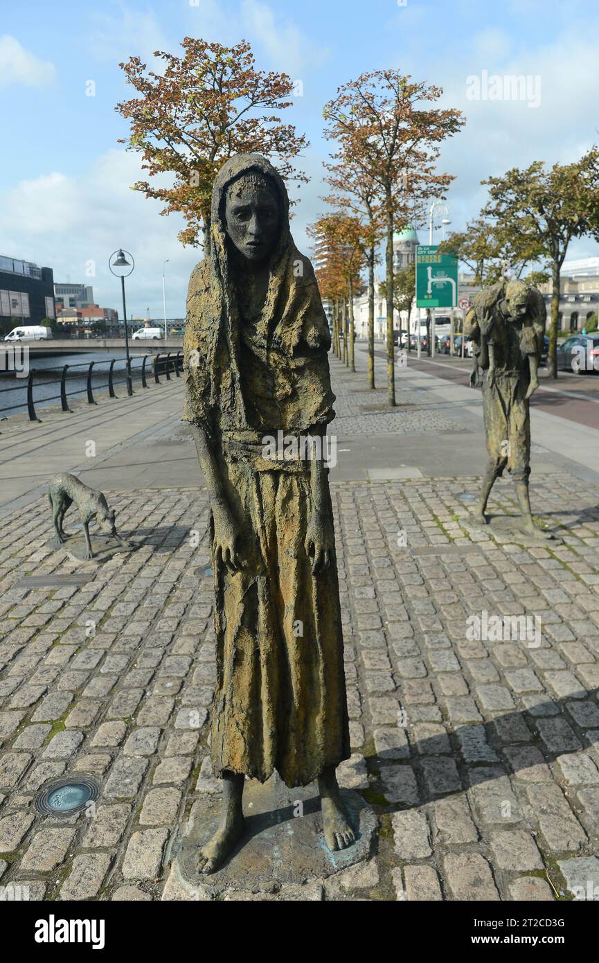 Dublin, Ireland. 4th Oct, 2023. 20231004: A bronze sculpture of a ...