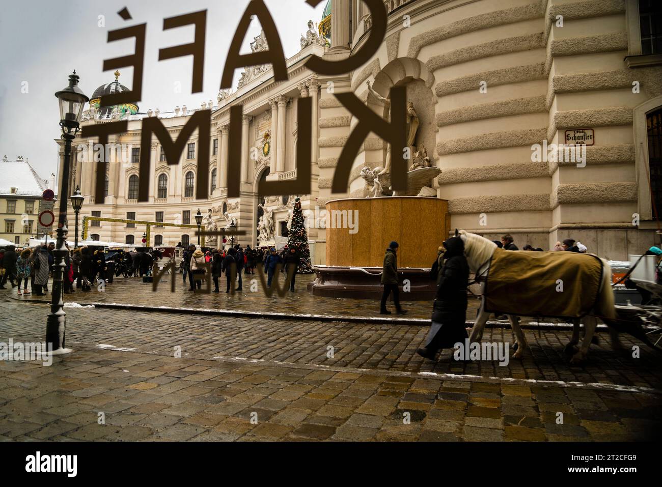 Vienna carriage ride hofburg palace hi-res stock photography and images ...