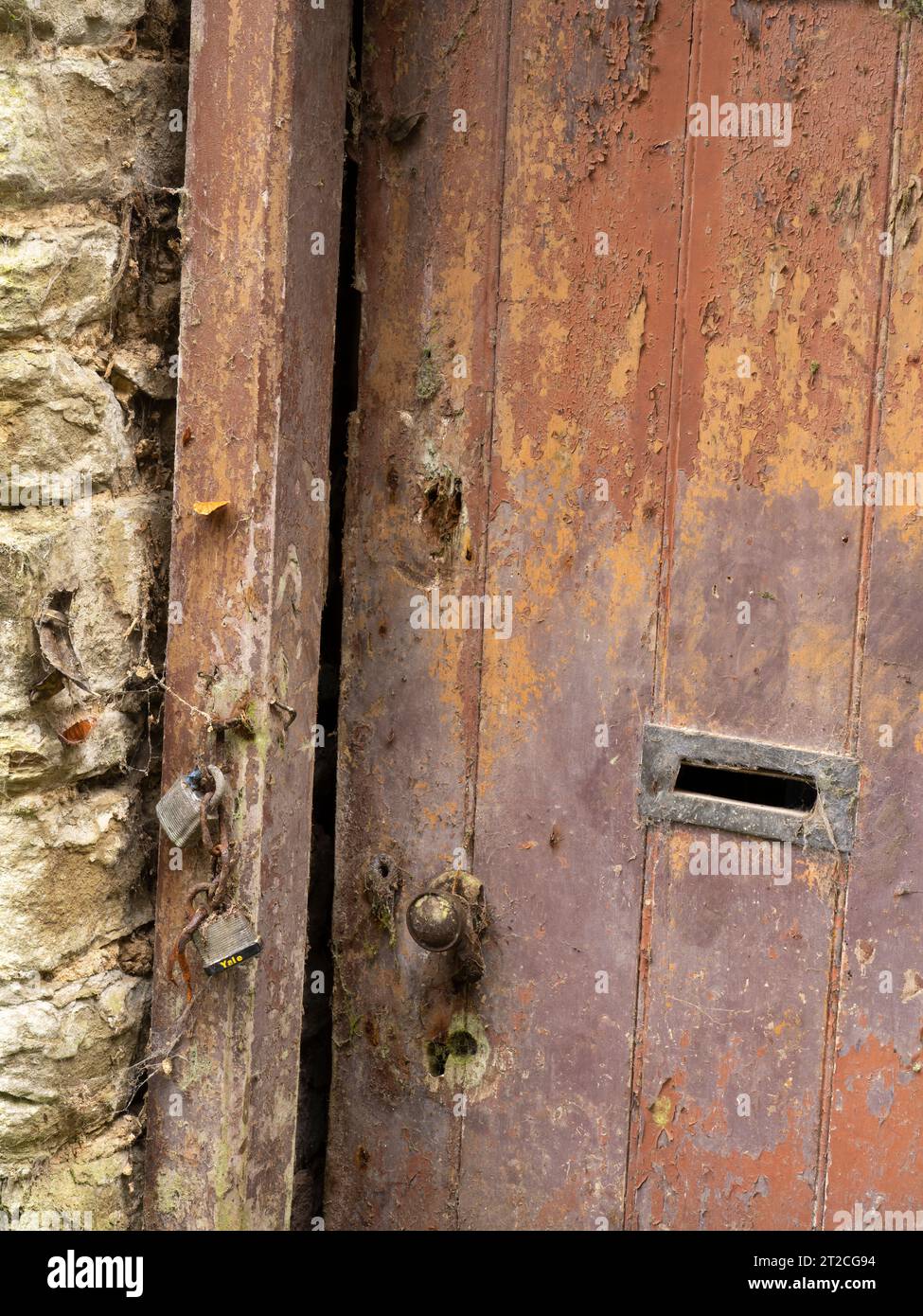 Damp gutter hi-res stock photography and images - Alamy