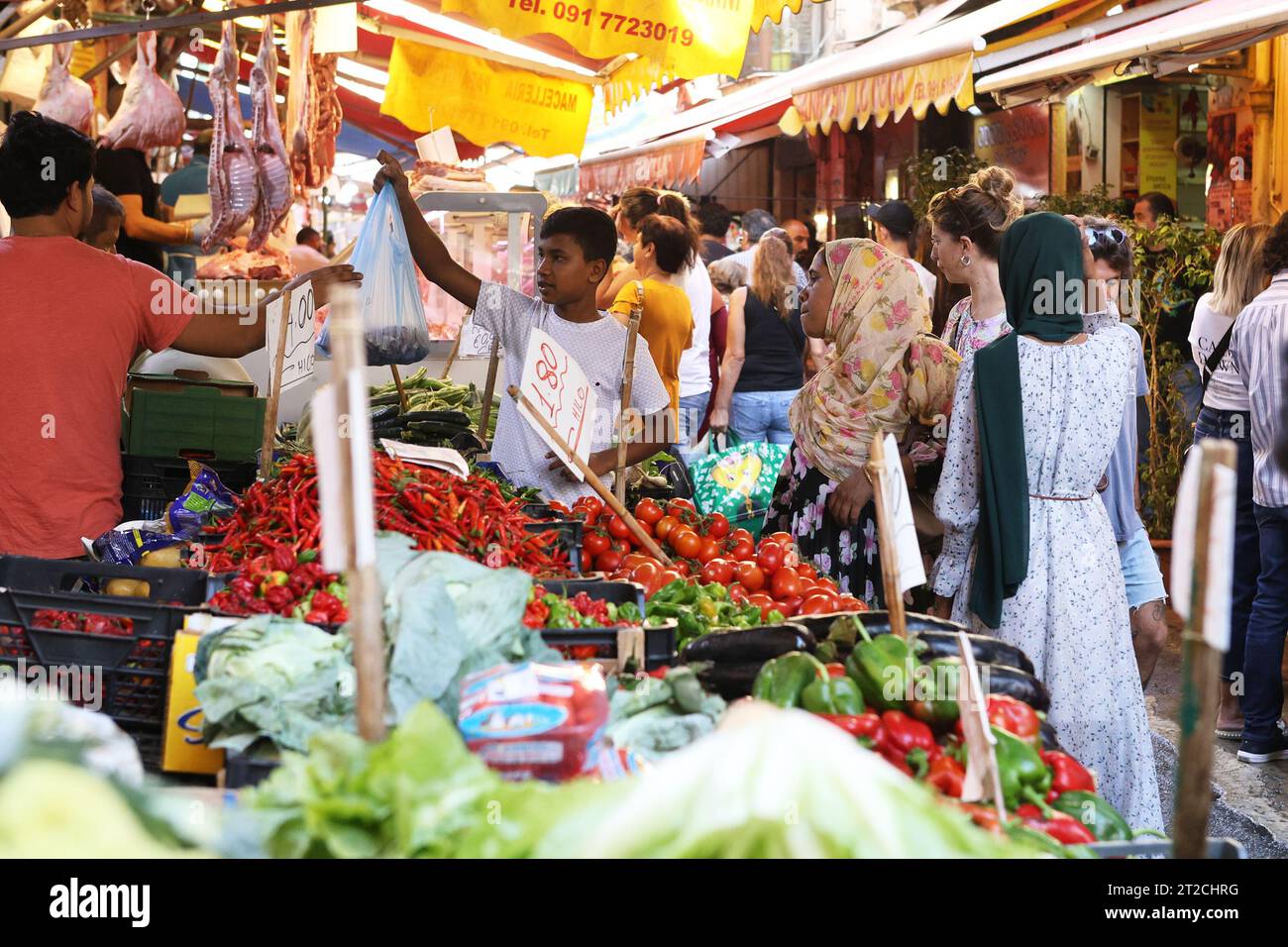 Shopping in palermo hi-res stock photography and images - Alamy