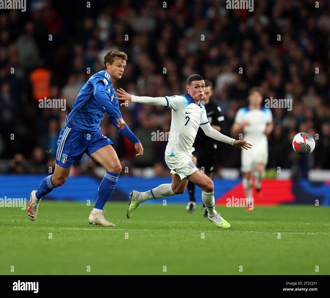 London, UK. 17th Oct, 2023. Phil Foden of England (r) and Giorgio ...