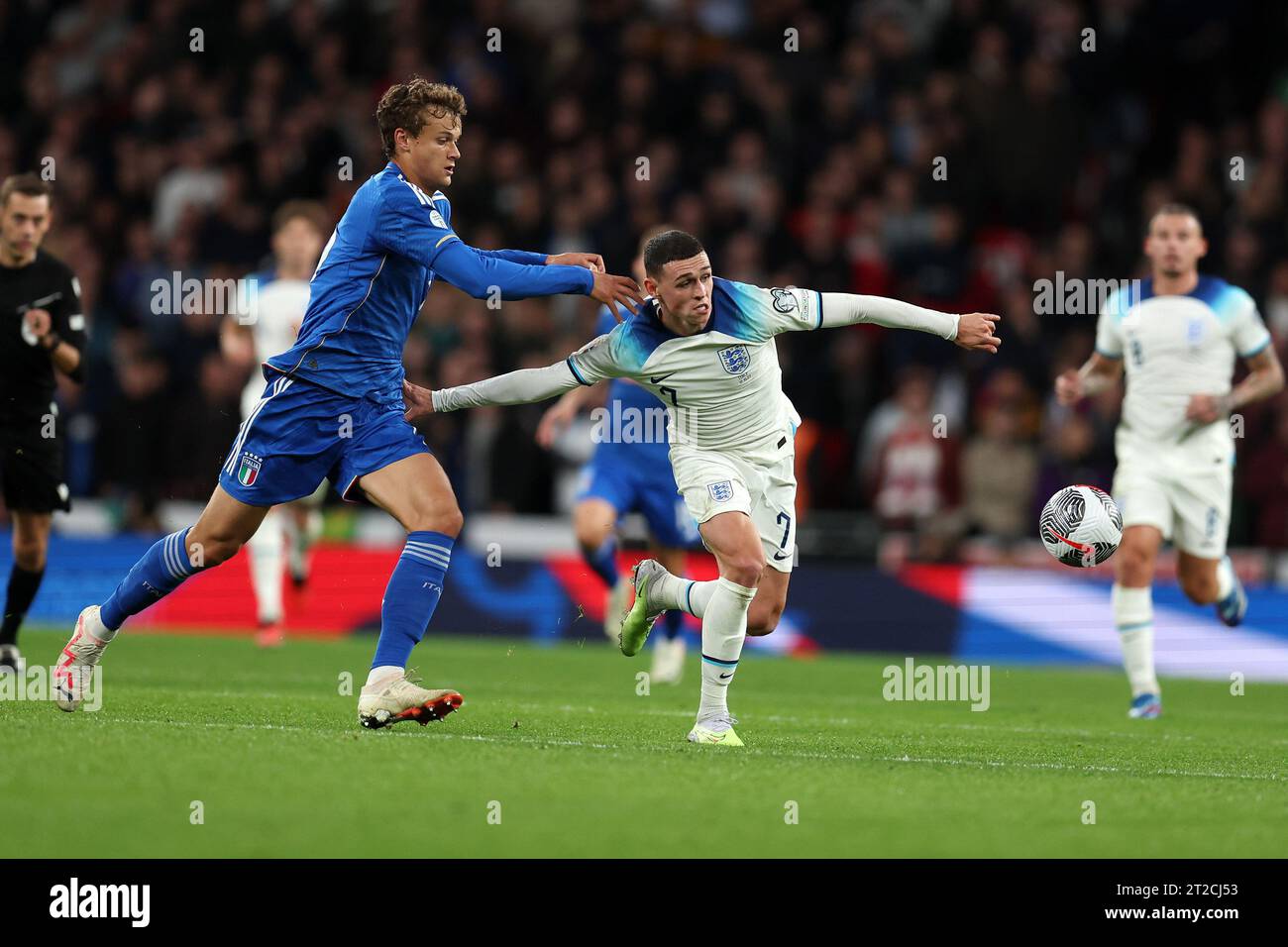 London, UK. 17th Oct, 2023. Phil Foden of England (r) and Giorgio ...
