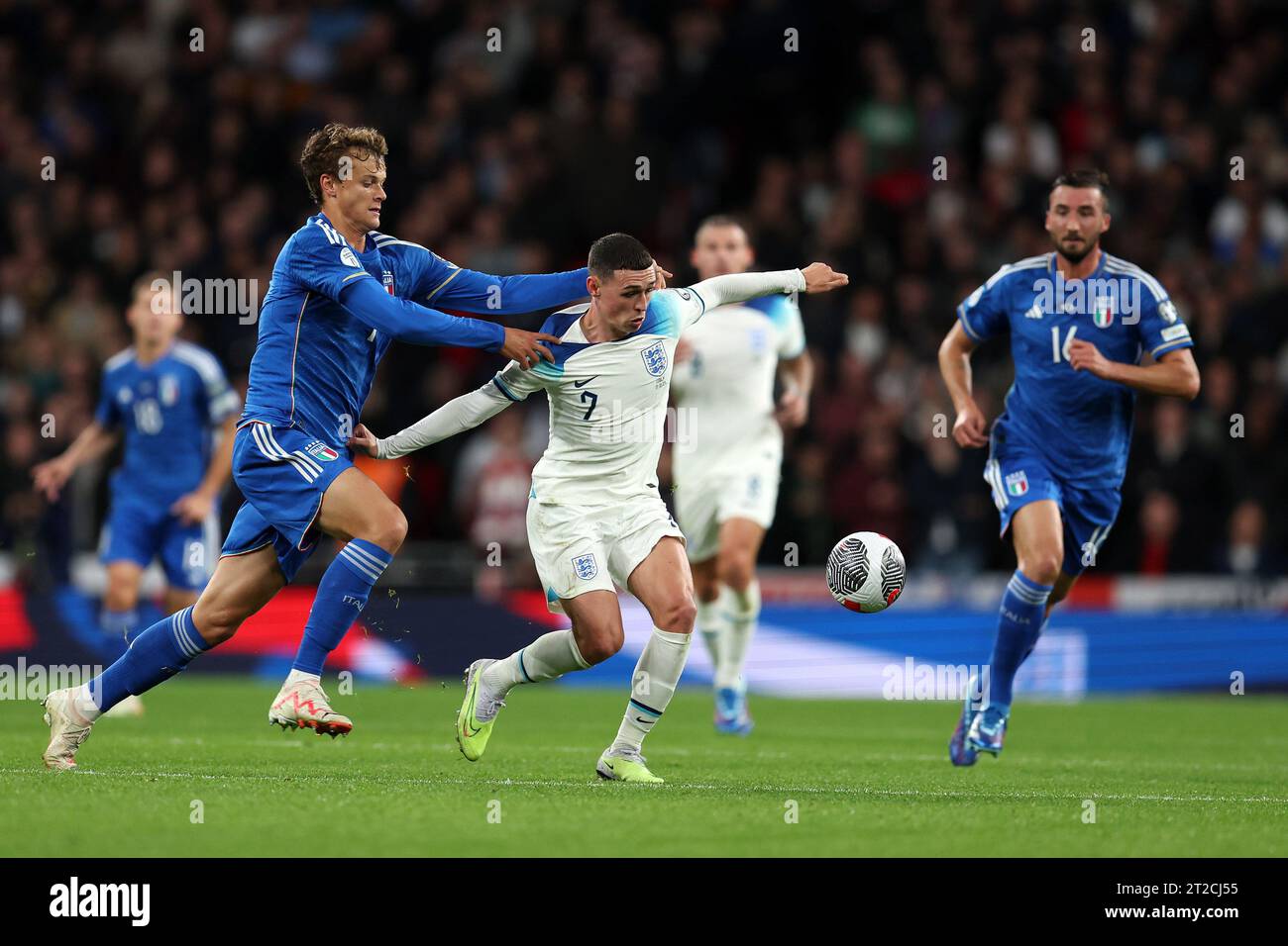 London, UK. 17th Oct, 2023. Phil Foden of England (r) and Giorgio ...