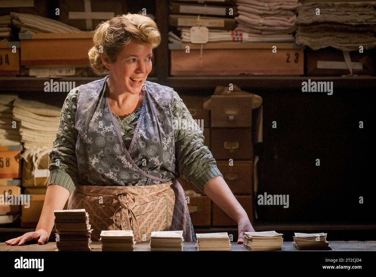 Olivia colman wonka hi-res stock photography and images - Alamy