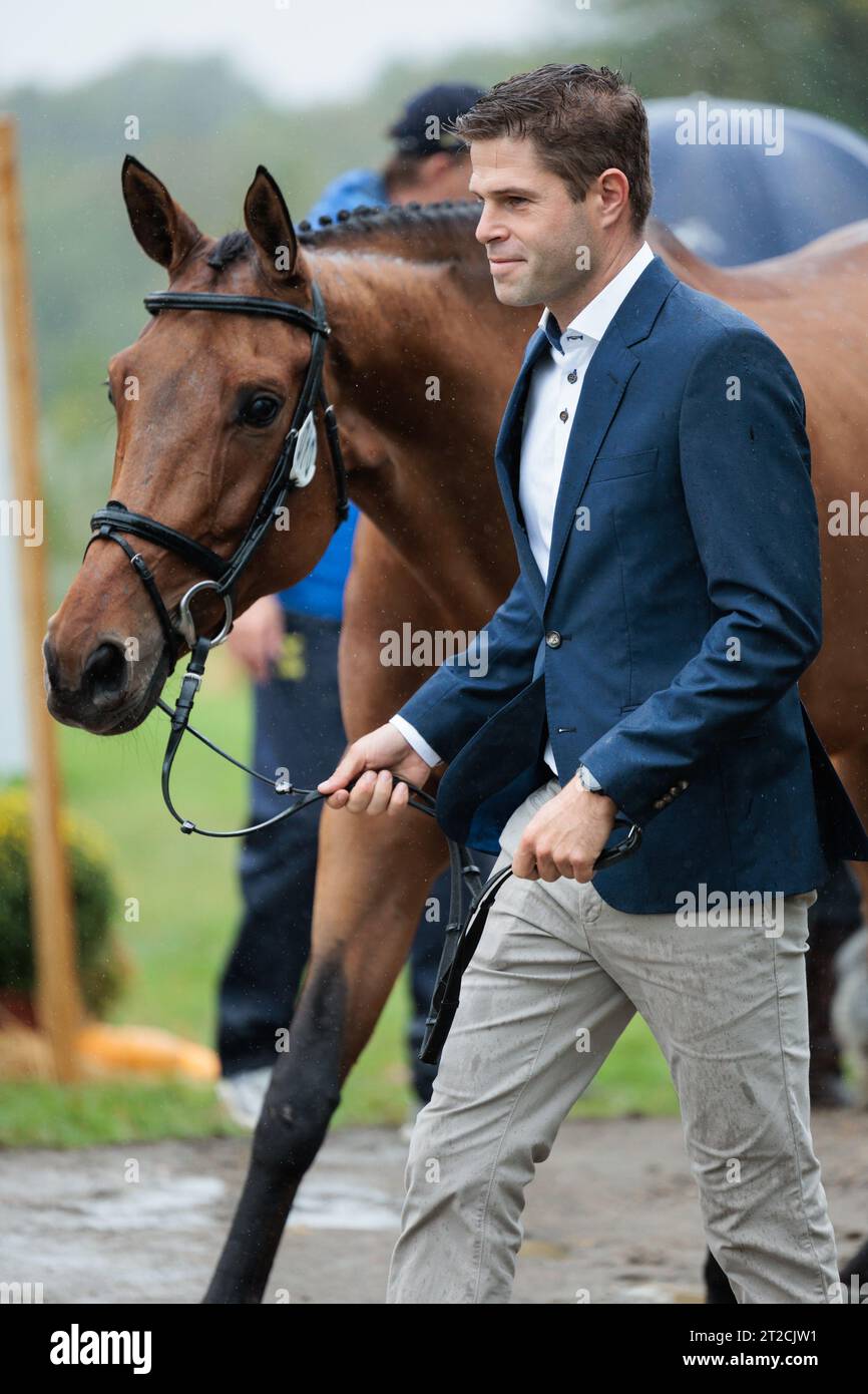 Wouter DE CLEENE of Belgium with Ragdoll De Tamise during the first ...