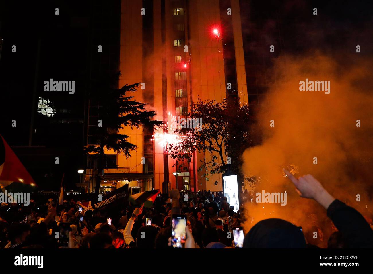 Istanbul, Istanbul, Turkey. 18th Oct, 2023. Hundreds of Turks and ...