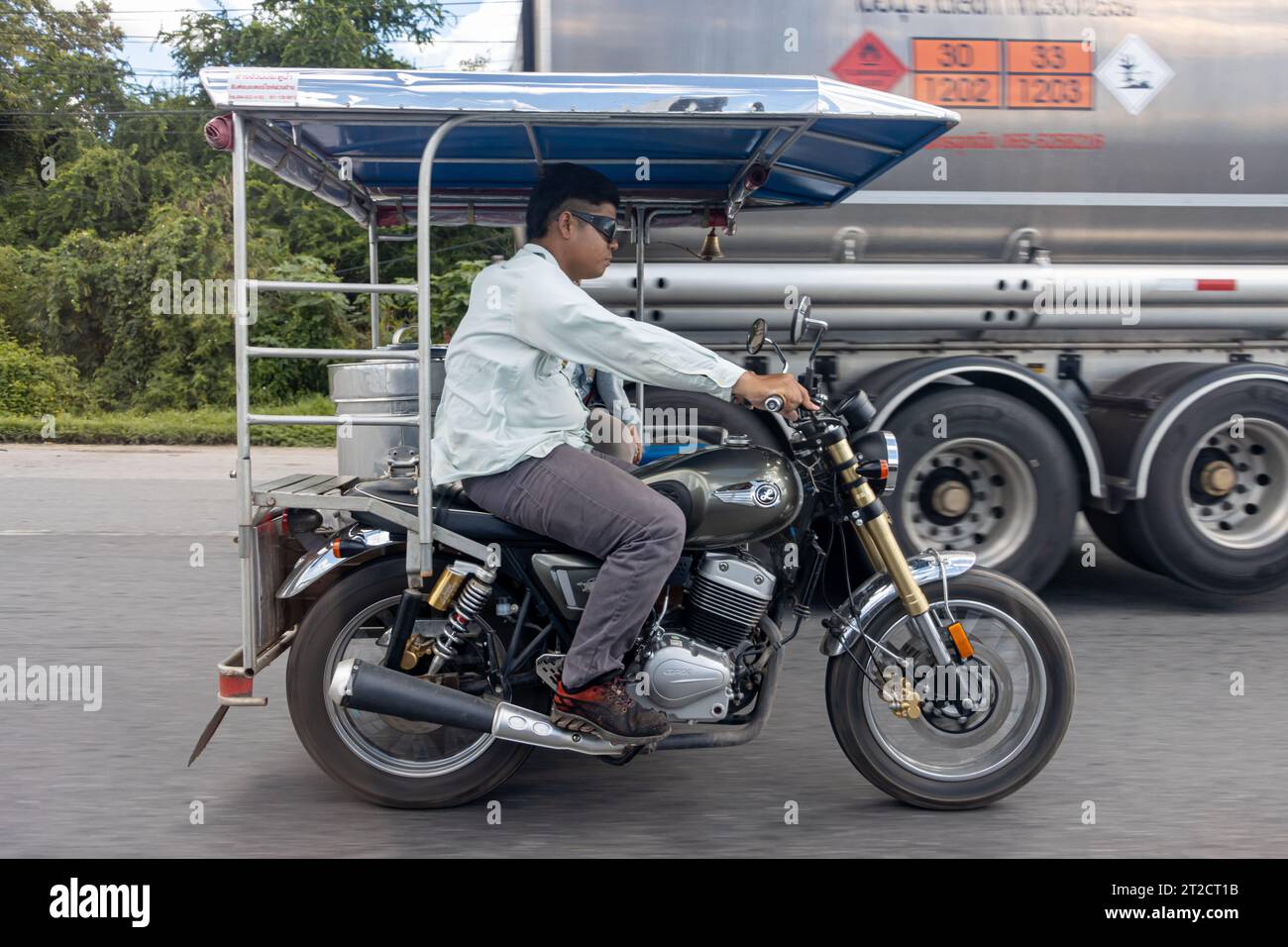 Motorcycle fast food stall hi-res stock photography and images - Alamy