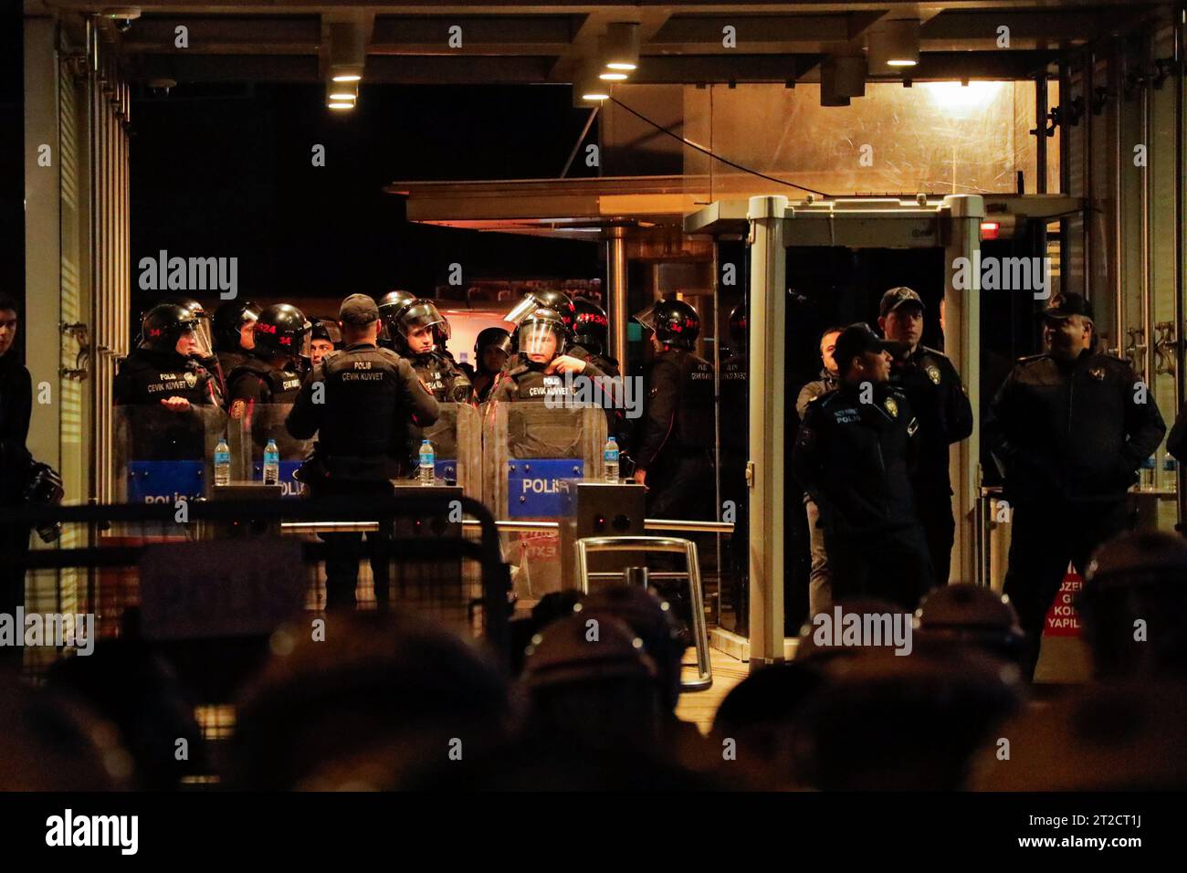 Istanbul, Istanbul, Turkey. 19th Oct, 2023. Hundreds of Turks and ...