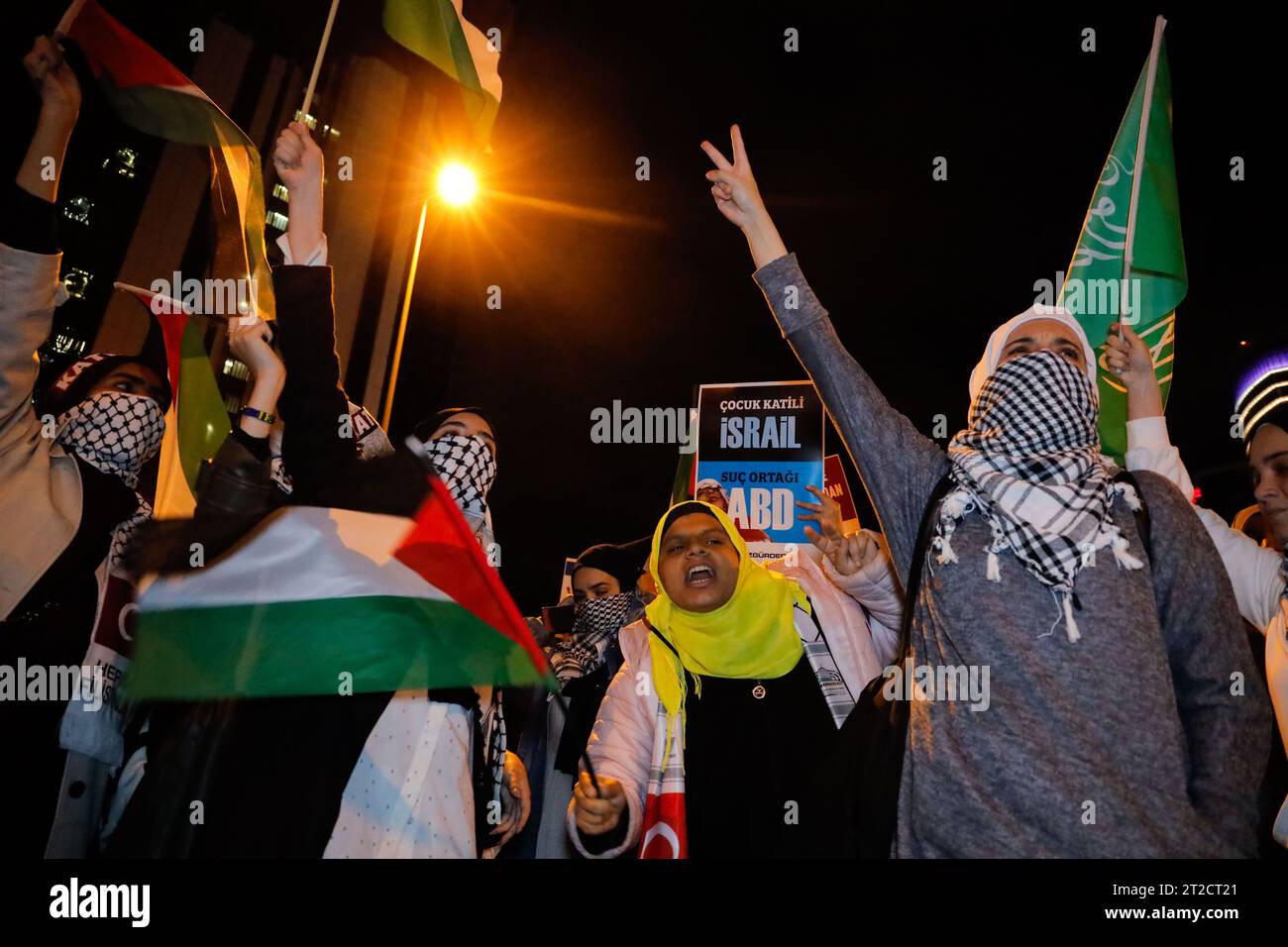 Istanbul, Istanbul, Turkey. 18th Oct, 2023. Hundreds of Turks and ...