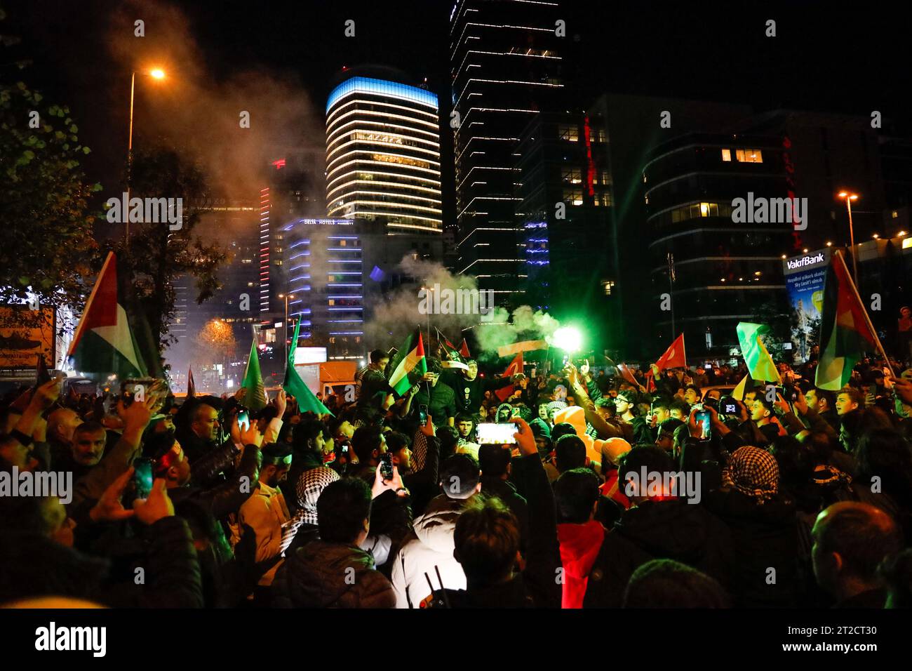 Istanbul, Istanbul, Turkey. 18th Oct, 2023. Hundreds of Turks and ...