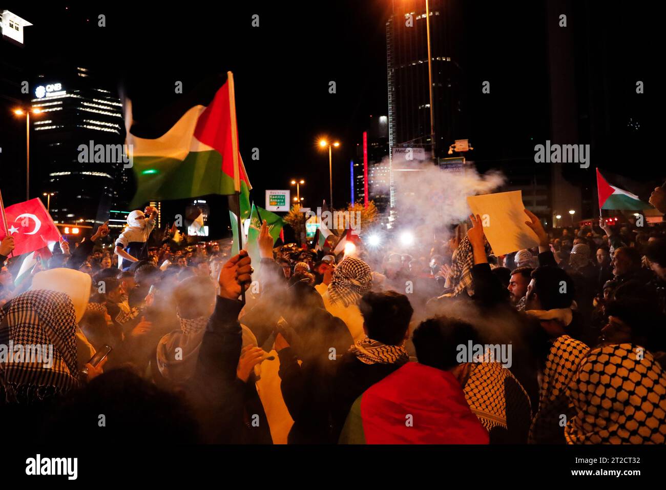 Istanbul, Istanbul, Turkey. 18th Oct, 2023. Hundreds of Turks and ...