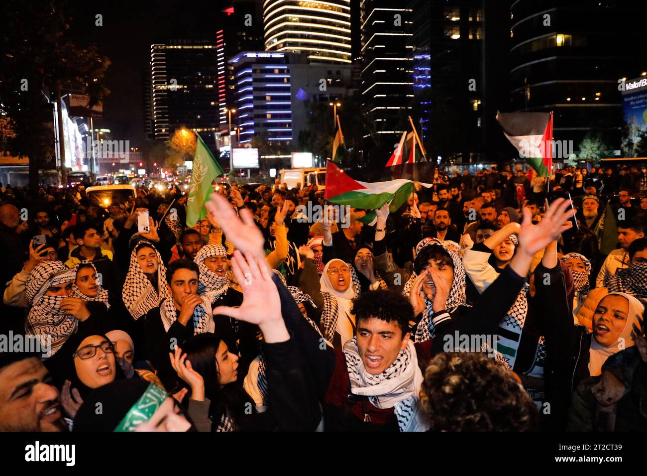Istanbul, Istanbul, Turkey. 18th Oct, 2023. Hundreds of Turks and ...
