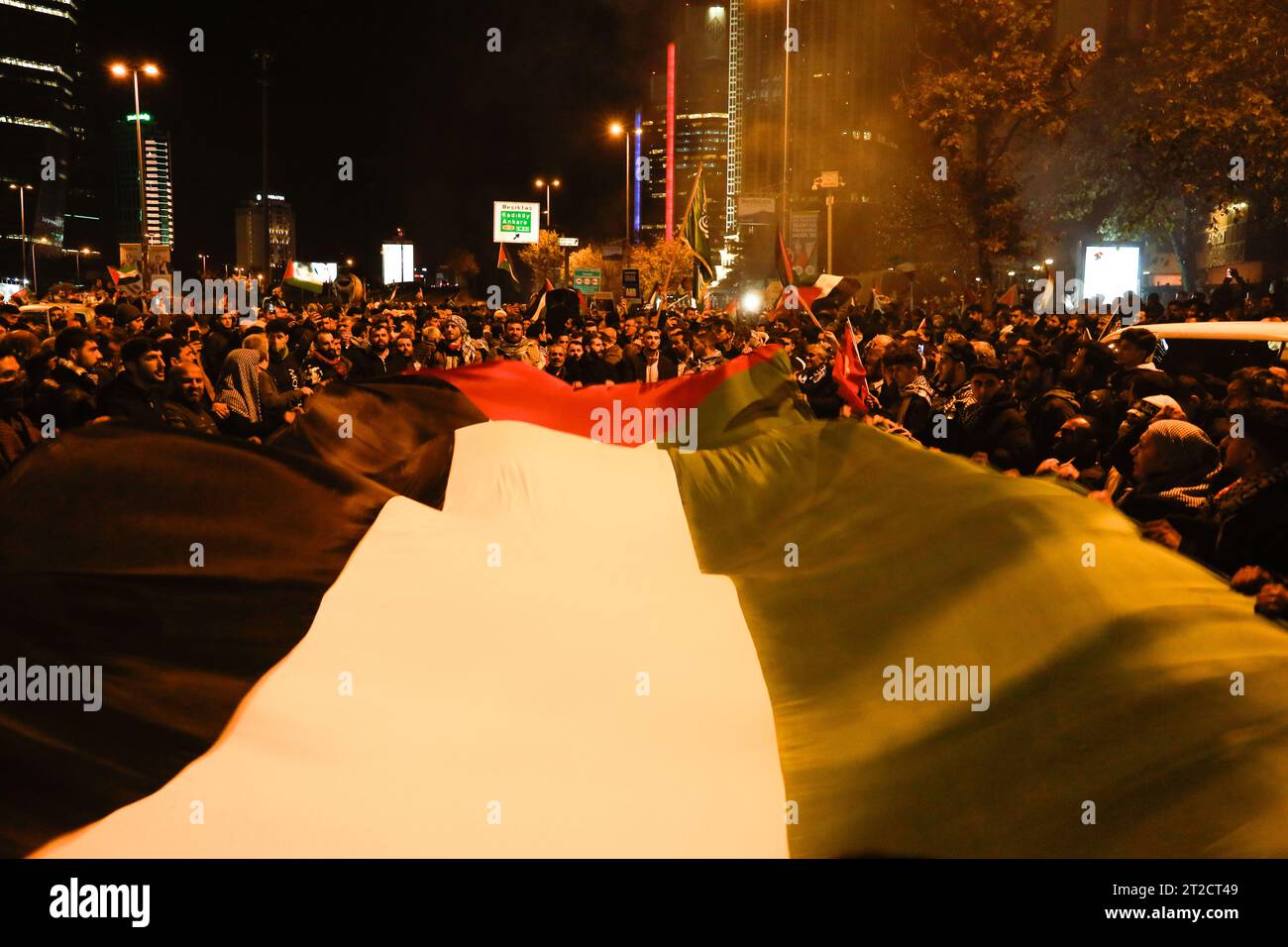 Istanbul, Istanbul, Turkey. 18th Oct, 2023. Hundreds of Turks and ...