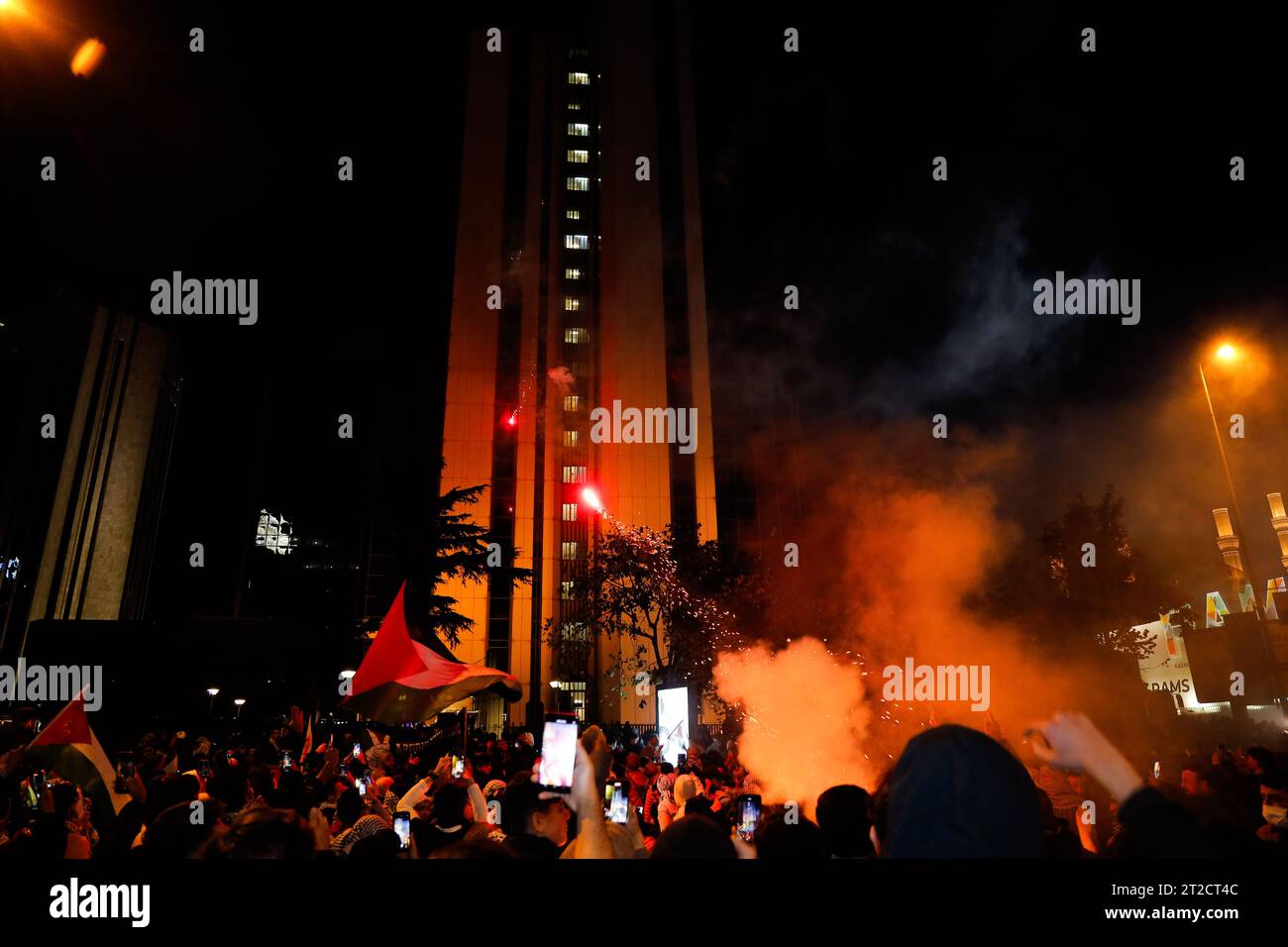 Istanbul, Istanbul, Turkey. 18th Oct, 2023. Hundreds of Turks and ...