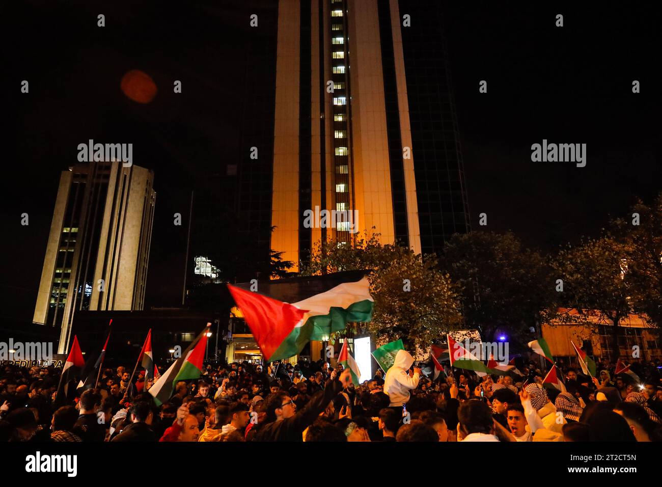 Istanbul, Istanbul, Turkey. 18th Oct, 2023. Hundreds of Turks and ...