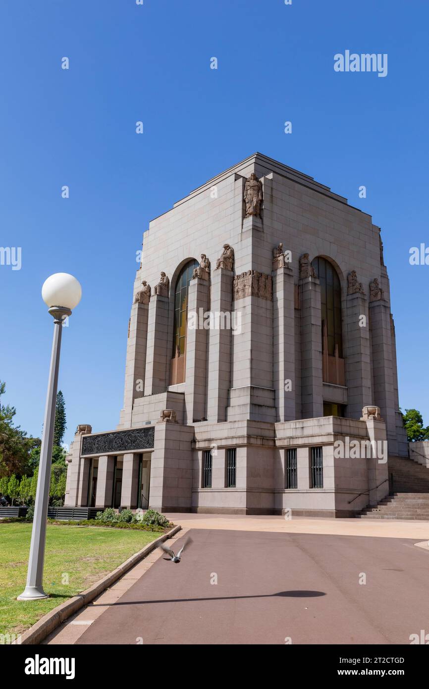 The ANZAC memorial in Hyde Park Sydney, to remember those Australian ...