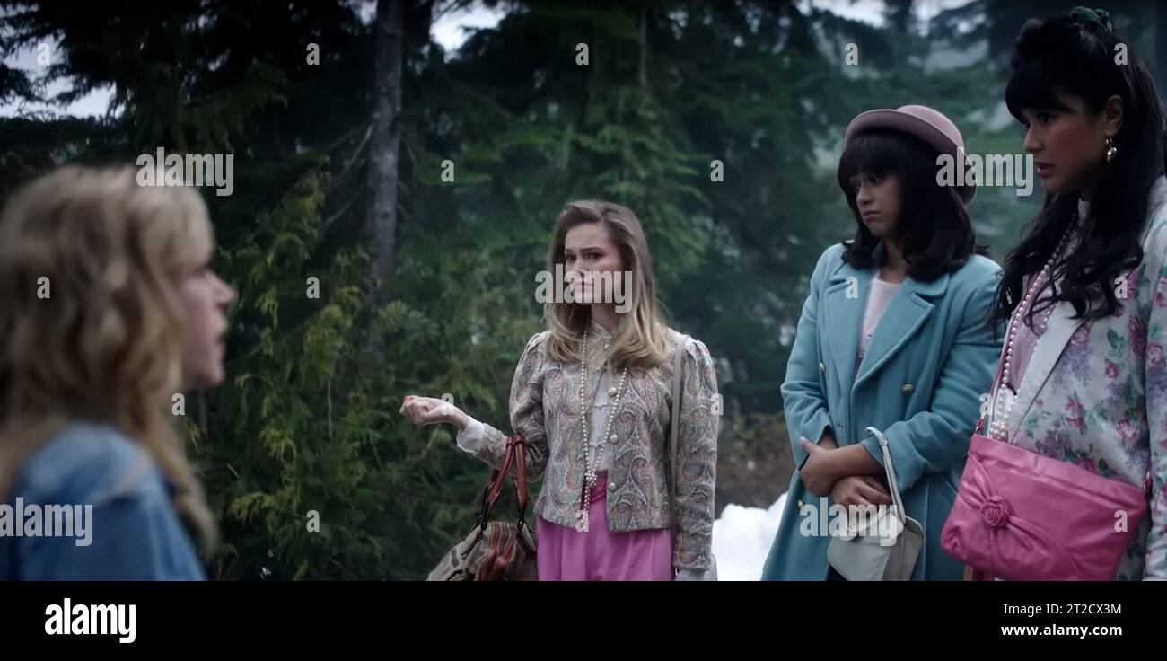 TOTALLY KILLER, from left: Kiernan Shipka, Olivia Holt, Anna Diaz ...