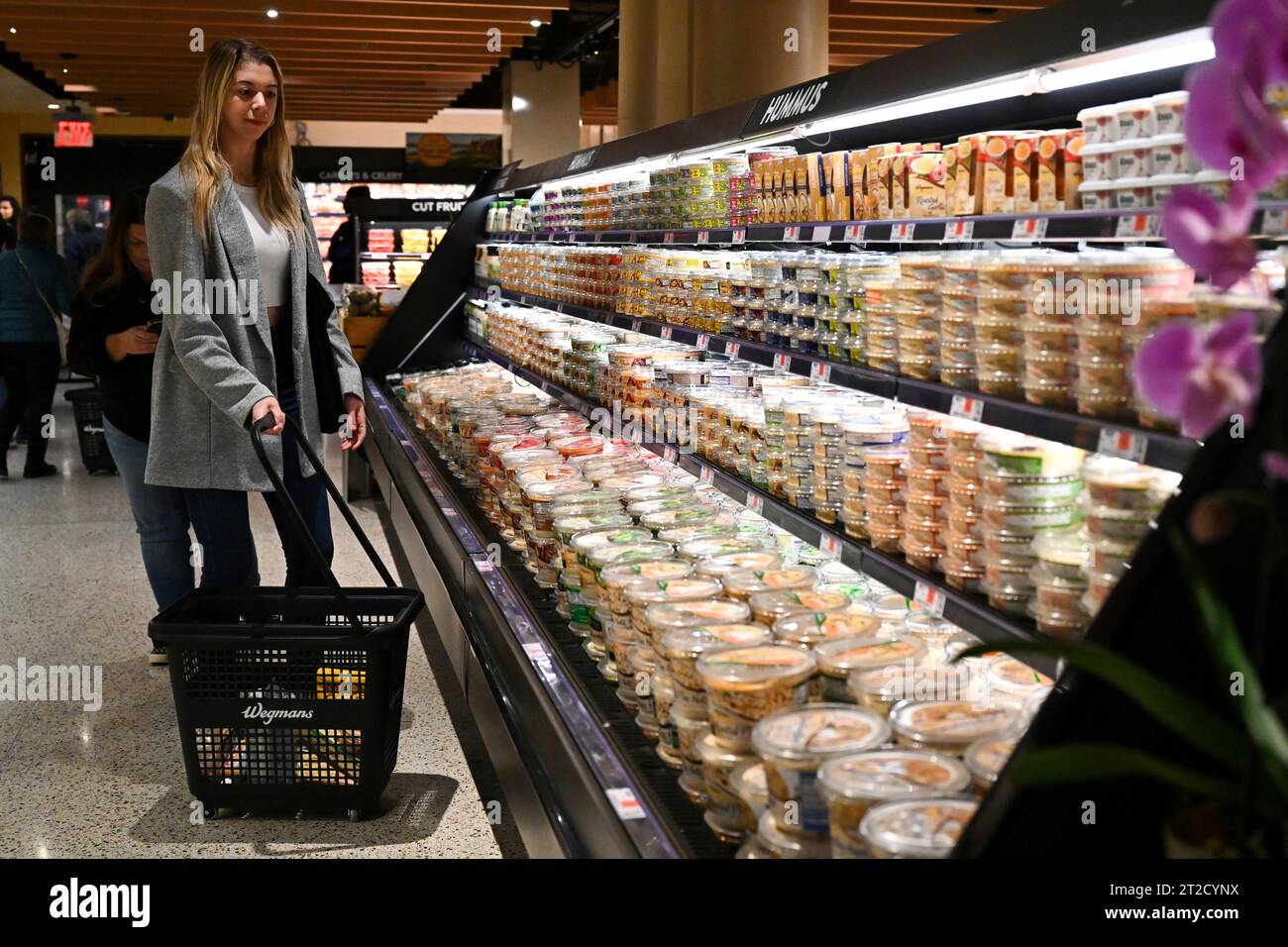 Photo by: NDZ/STAR MAX/IPx 2023 10/18/23 Grand opening of Wegmans first ...