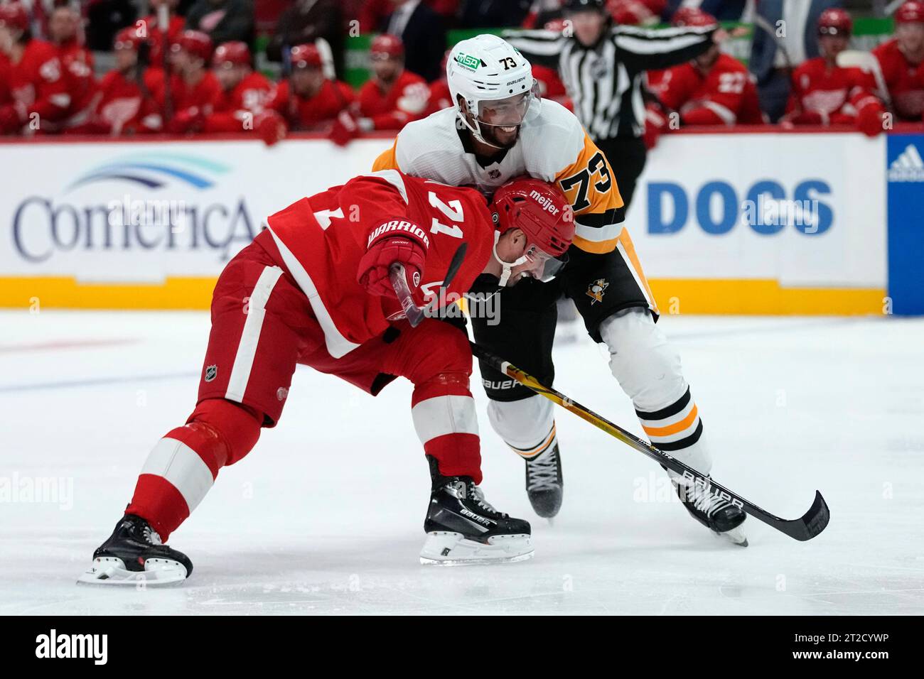 Detroit Red Wings center Dylan Larkin (71) and Pittsburgh Penguins ...