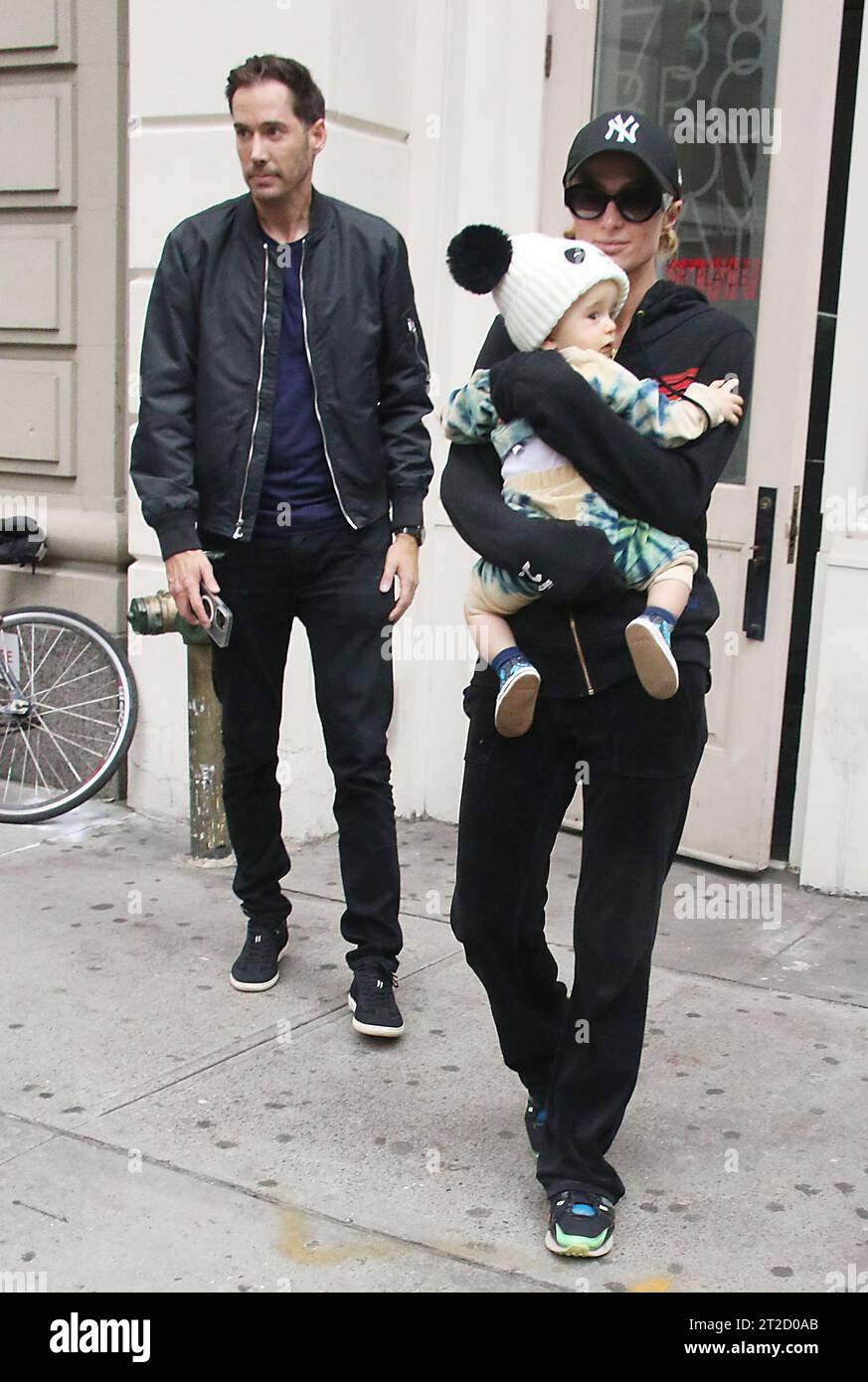 New York, NY, USA. 18th Oct, 2023. Paris Hilton, Phoenix Barron Hilton ...