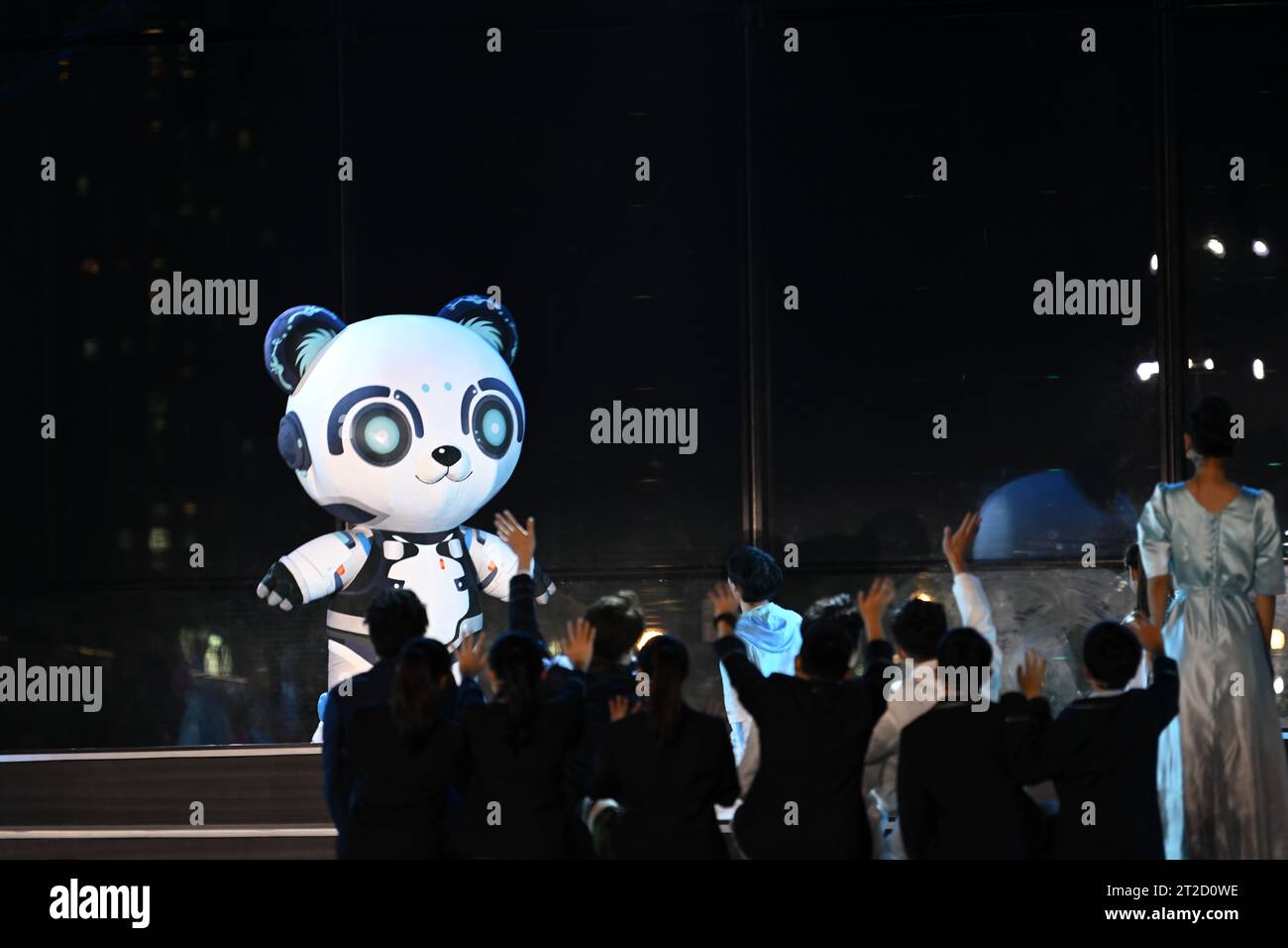 (231019) -- CHENGDU, Oct. 19, 2023 (Xinhua) -- This photo taken on Oct ...