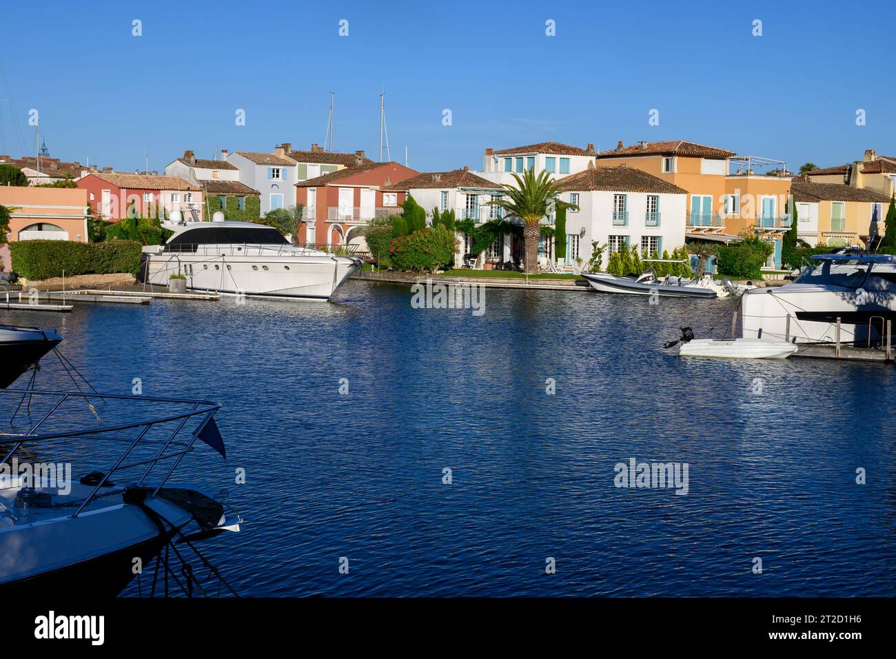 Colorful houses in Port Grimaud, village on Mediterranean sea with ...
