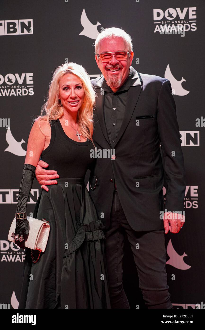 Tracy campbell dove awards hi-res stock photography and images - Alamy