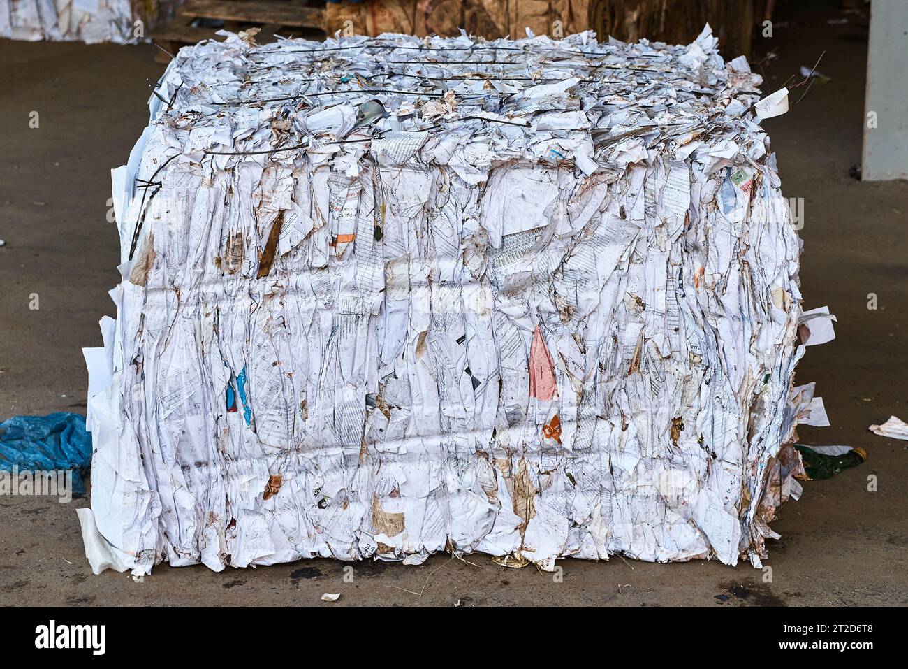 Industrial press recycling cardboard landfill hi-res stock photography ...