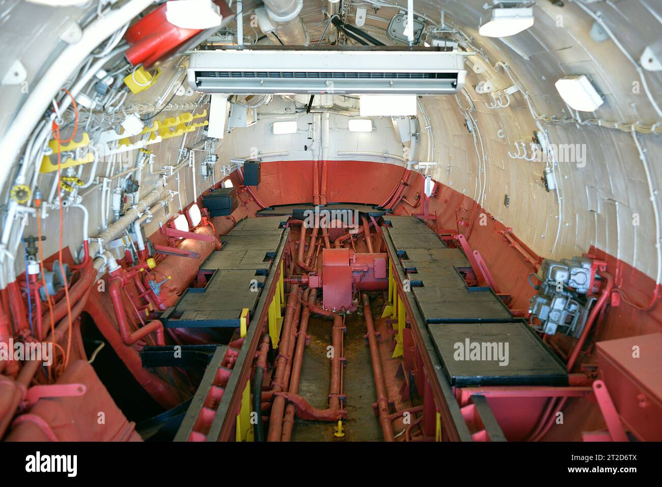 Uss creowe hi-res stock photography and images - Alamy