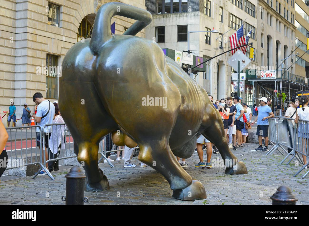 Animal sculptures in new york city hi-res stock photography and images - Alamy