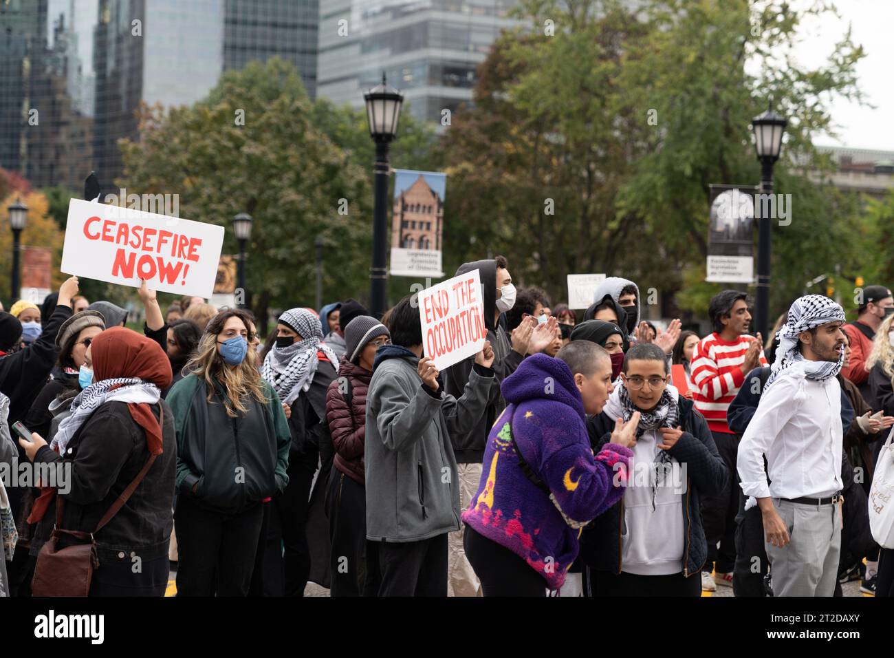 Toronto streets diverse people hi-res stock photography and images - Alamy