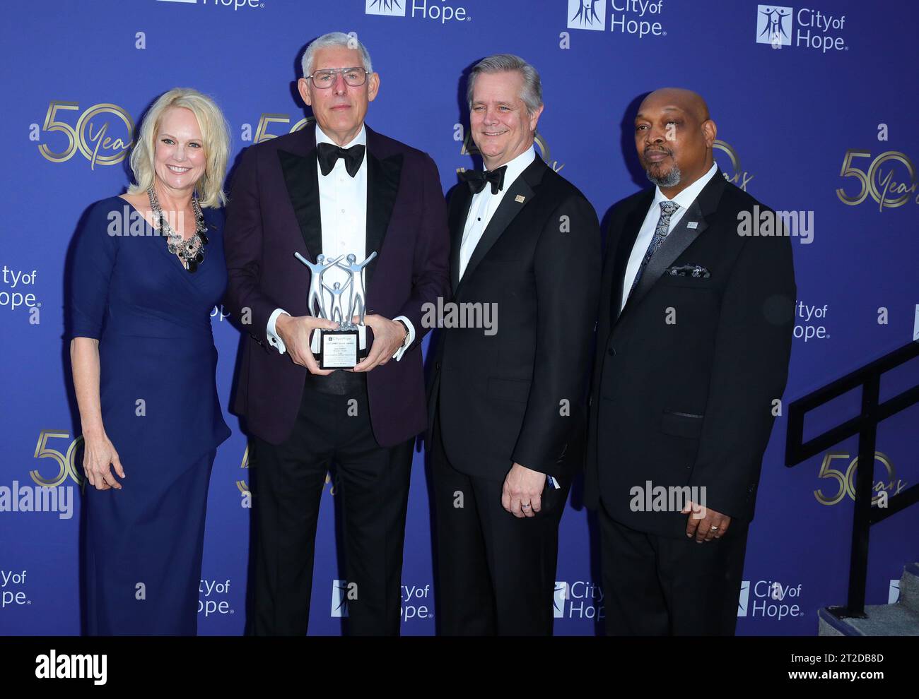 Lyor Cohen arrives at The City of Hope Spirit of Life Gala held at The ...