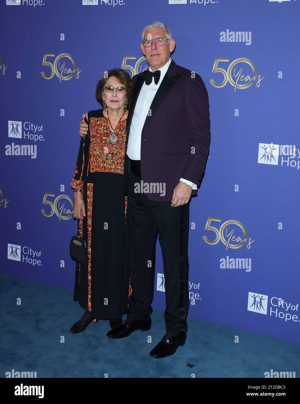 Lyor Cohen arrives at The City of Hope Spirit of Life Gala held at The ...