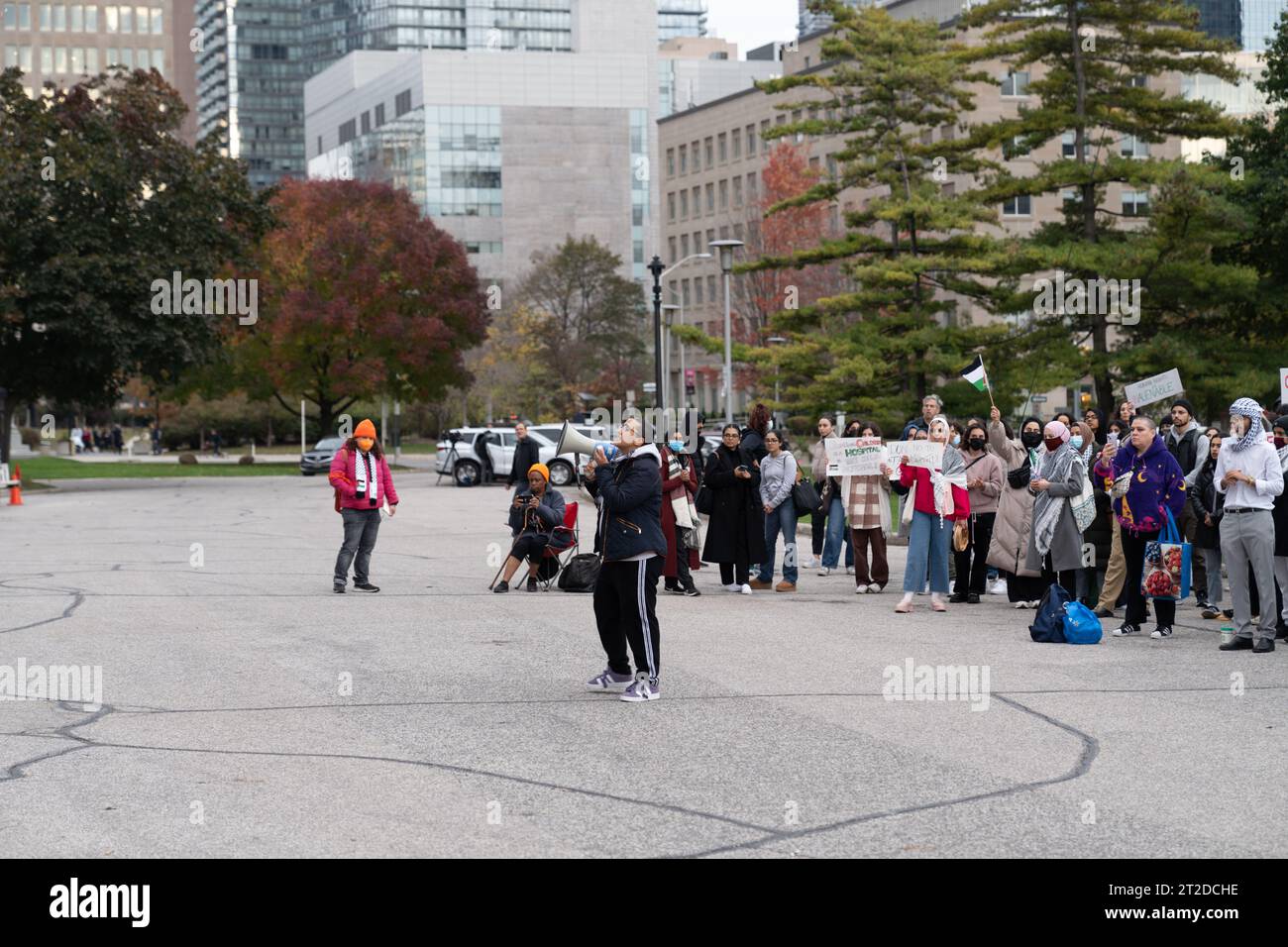 Toronto streets diverse people hi-res stock photography and images - Alamy