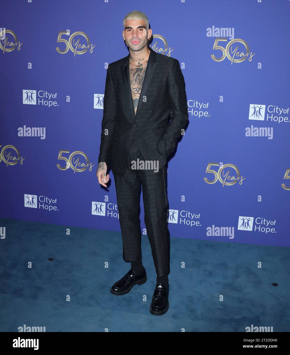 Miles Richie arrives at The City of Hope Spirit of Life Gala held at ...