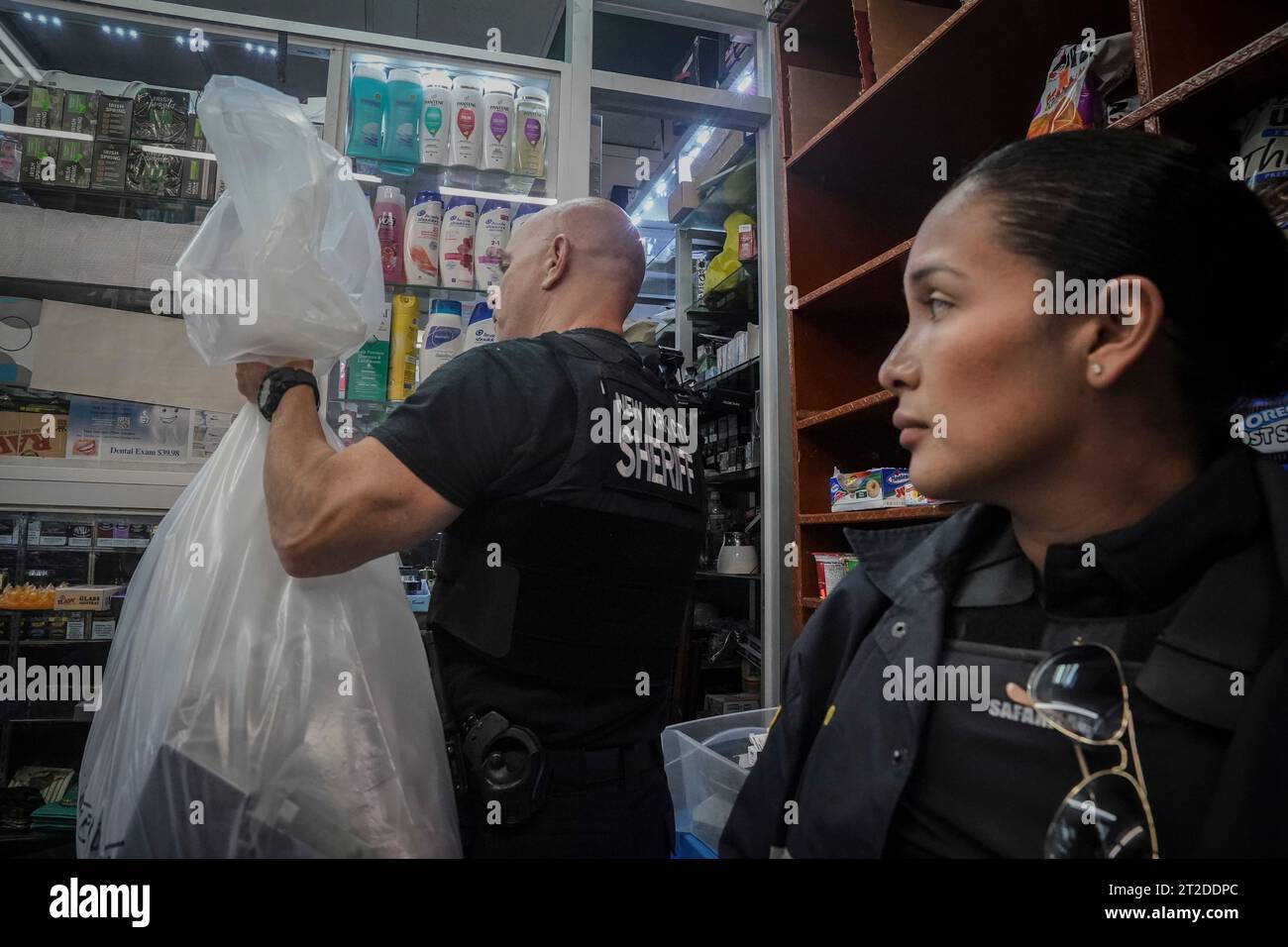 New York Sheriff's Chief of Detectives Philip Schaffroth, Jr., left ...