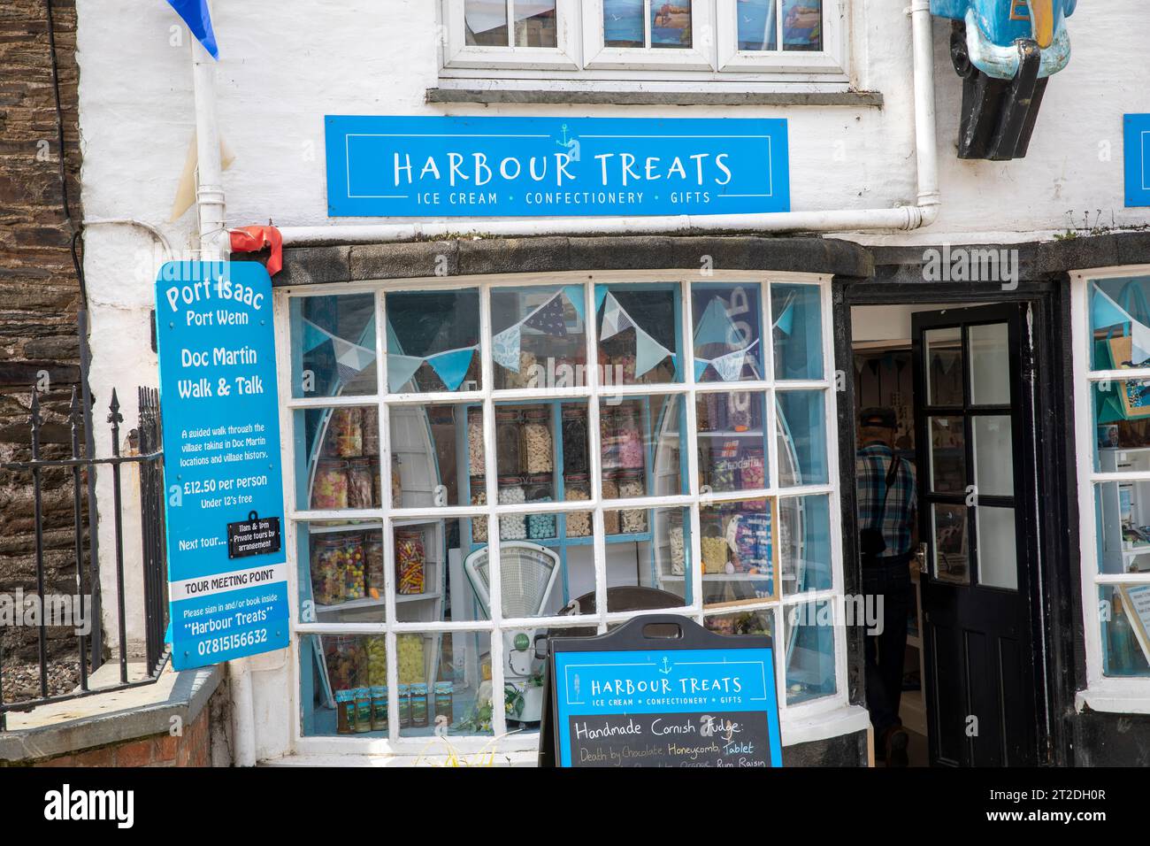 Port Isaac Cornwall, Harbour Treats gift shop and confectionery shop ...