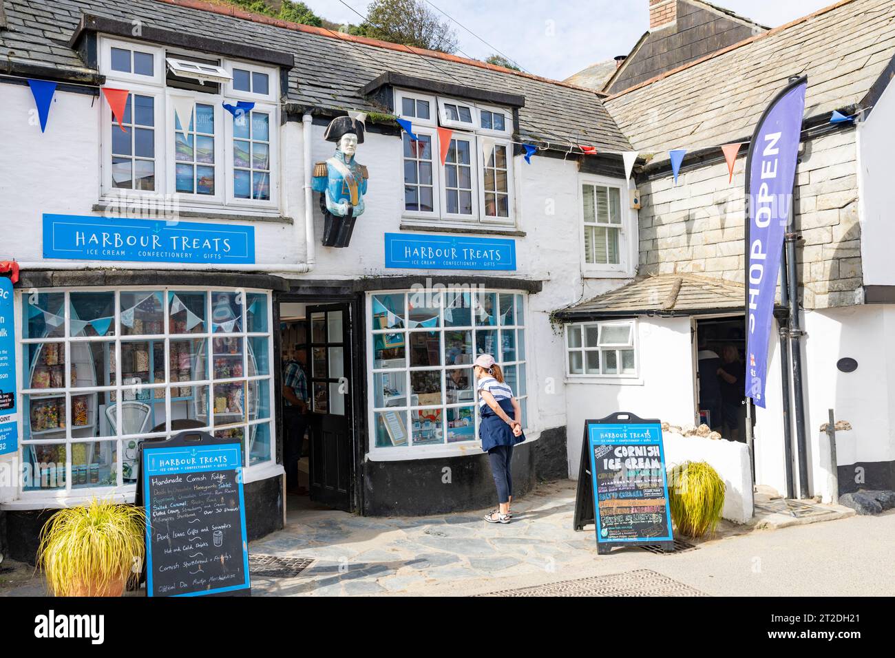 Port Isaac Cornwall, Harbour Treats gift shop and confectionery shop ...