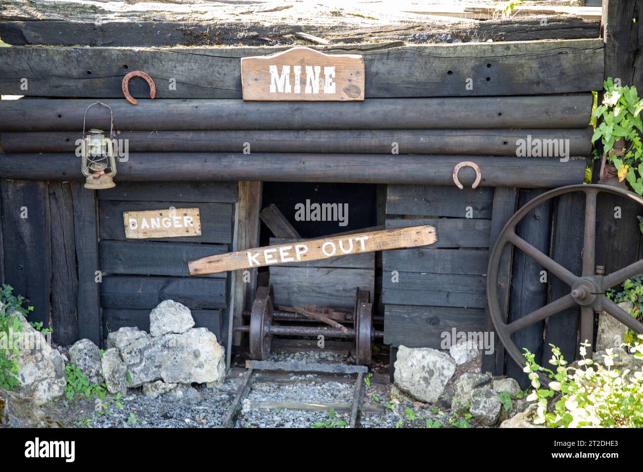 Gold mine 1800s hi-res stock photography and images - Alamy
