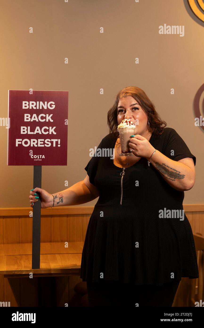 Superfan, Emma Hammond from Tamworth campaigns at her local branch of ...