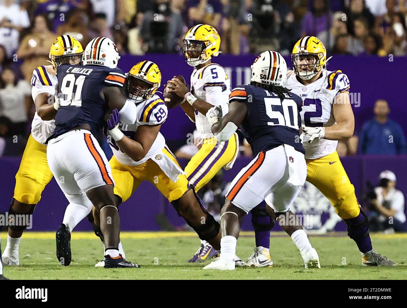 LSU Tigers quarterback Jayden Daniels (5) looks downfield for an open ...