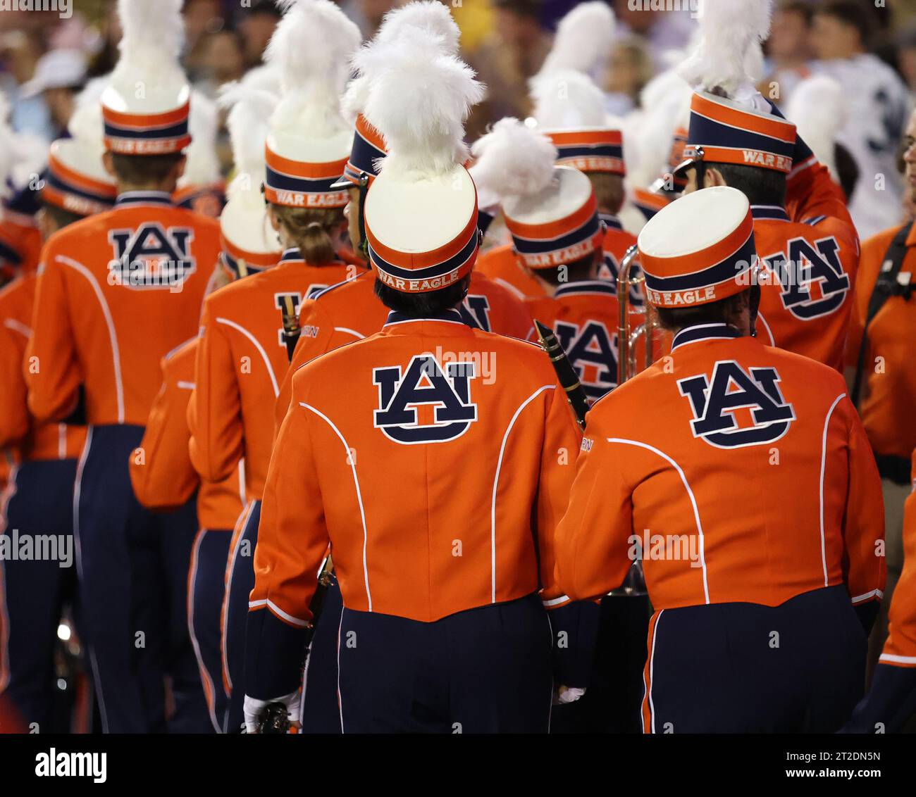 Members of the Auburn Tigers Marching Band head onto the field before ...