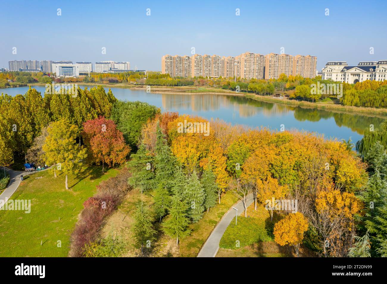 Aerial photo shows the autumn scenery of Longzi Lake Park in Zhengzhou ...
